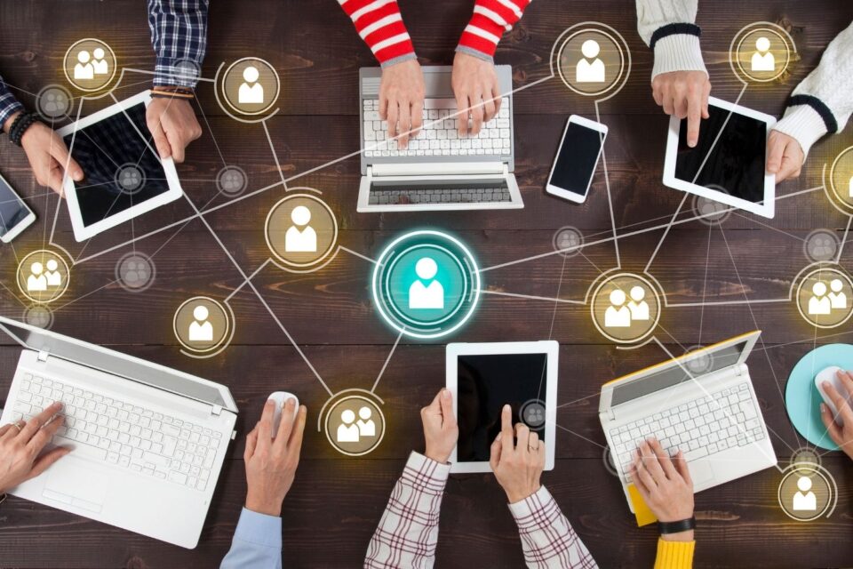How to Earn Money by Sharing Links In 2025 | HearMeFolks
