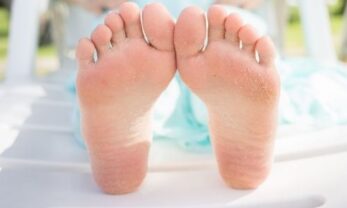 How to Take Feet Pics Like a Pro [+5 Best Feet Poses]