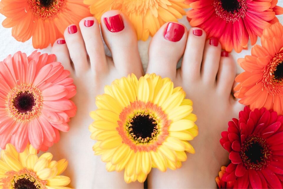How to Take Feet Pics Like a Pro [+5 Best Feet Poses]